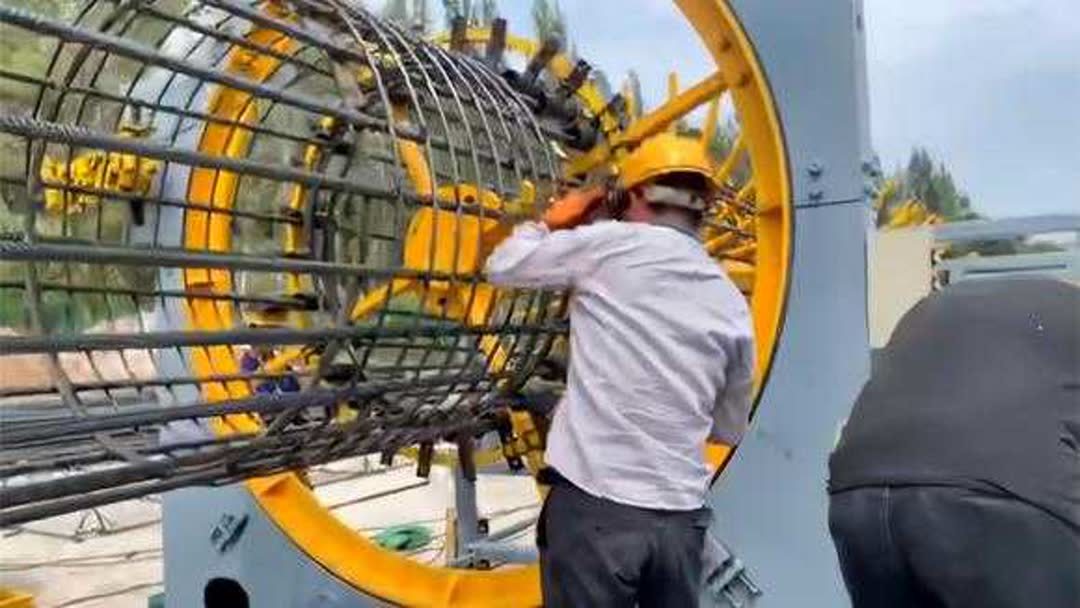 真是不服不行,数控钢筋笼滚焊机师傅们的技术杠杠滴