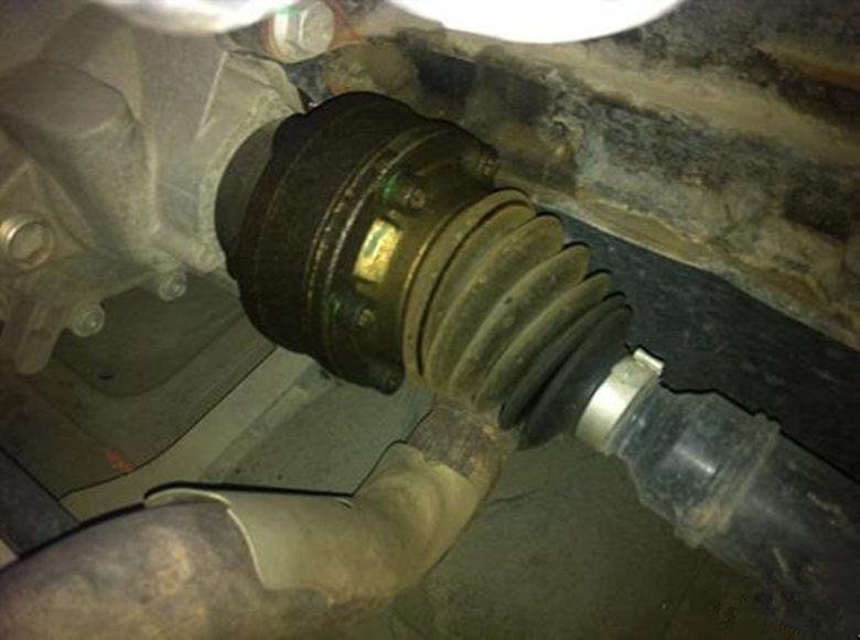 导致半轴漏油的原因有哪些?这样维修操作,油封会反复损坏漏油?