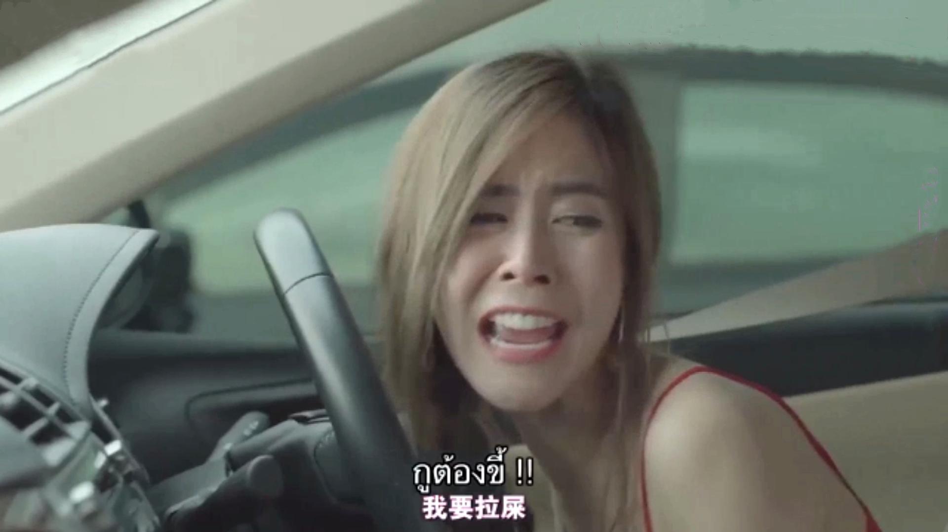 美女高速拉肚子,忍不住直接在车里解决,场面真叫人受不了!