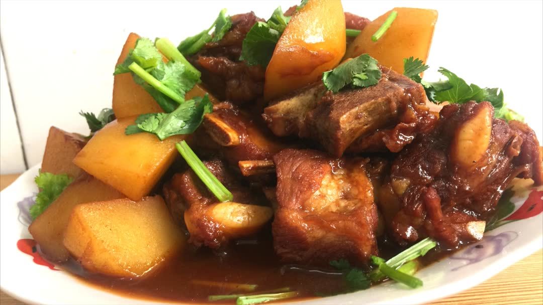 排骨炖土豆的做法,色香味俱全,看着都好吃