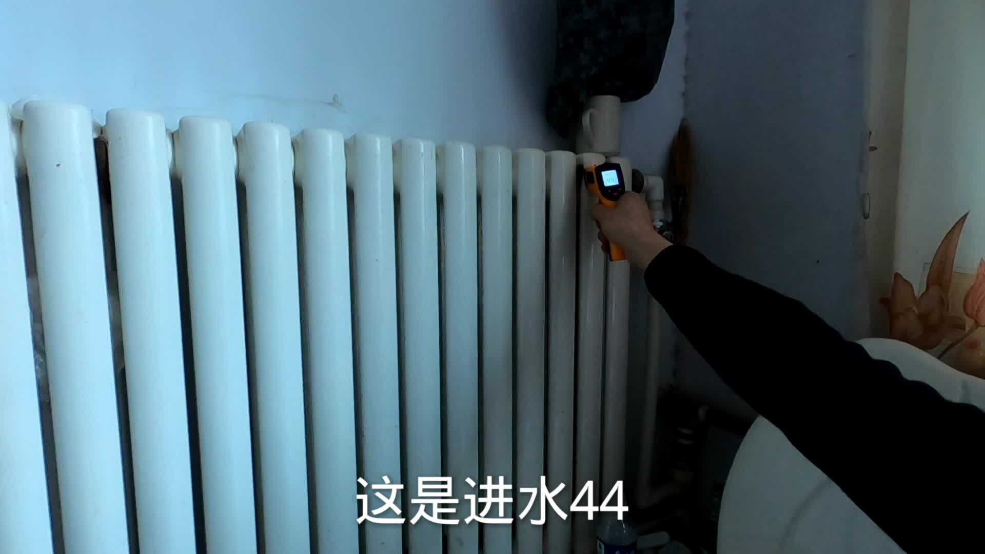 暖气片出现一半热一半不热,试试这样做,温度立马提升,超简单