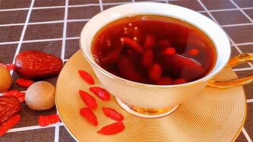 桂圆红枣枸杞茶,女士的最爱,常喝气色红润,替本人和家人收藏吧