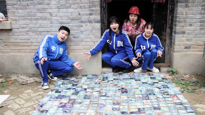 爸爸寄来500张斗罗大陆卡片,再也不用羡慕小伙伴了,爸爸真好