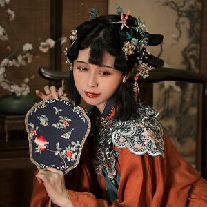 一心只想化妆的阿蕾 