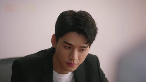 .通过心理咨询师培训,重回林深助理岗位,还有办公...