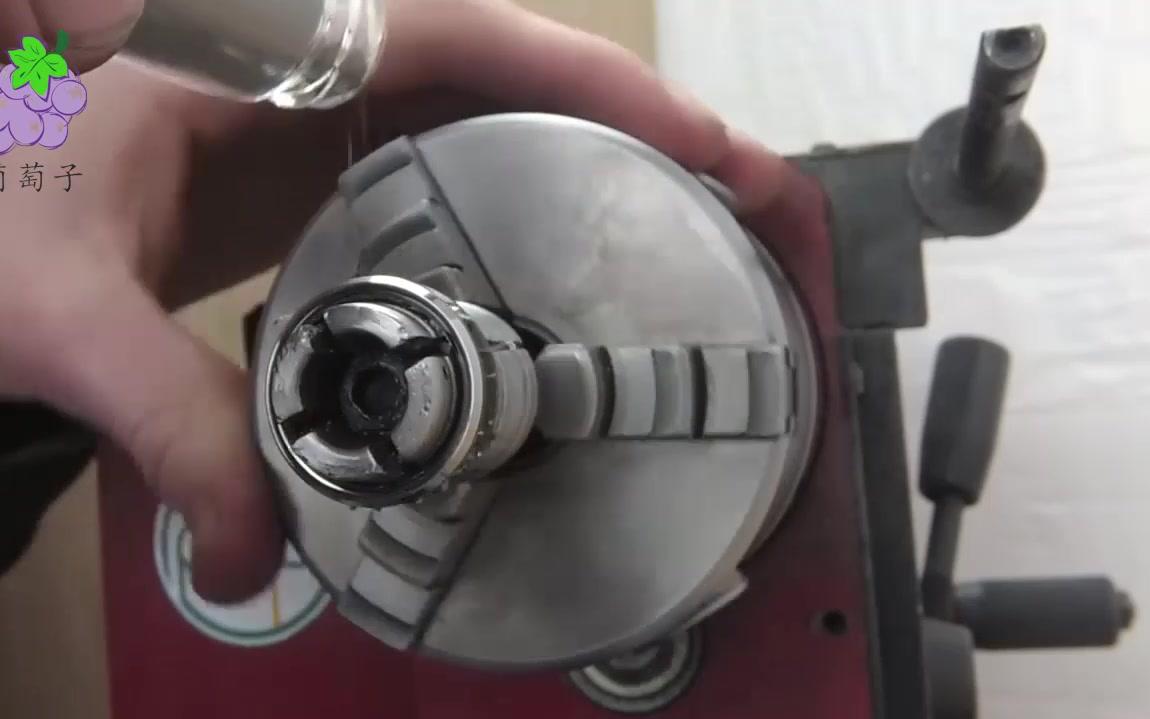 创意DIY 外国小伙制作的炫酷戒指