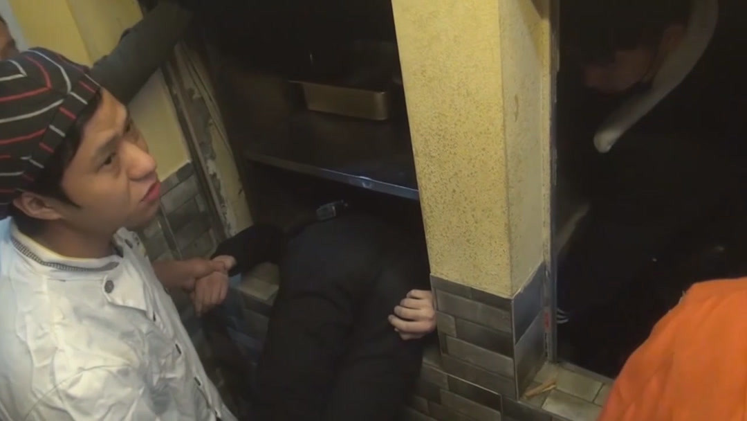 传菜电梯突运行 18岁服务员被夹身亡