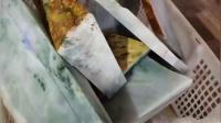 翡翠原石现切:60公斤的木那黄皮翡翠原石,切出飘花手镯一箩筐
