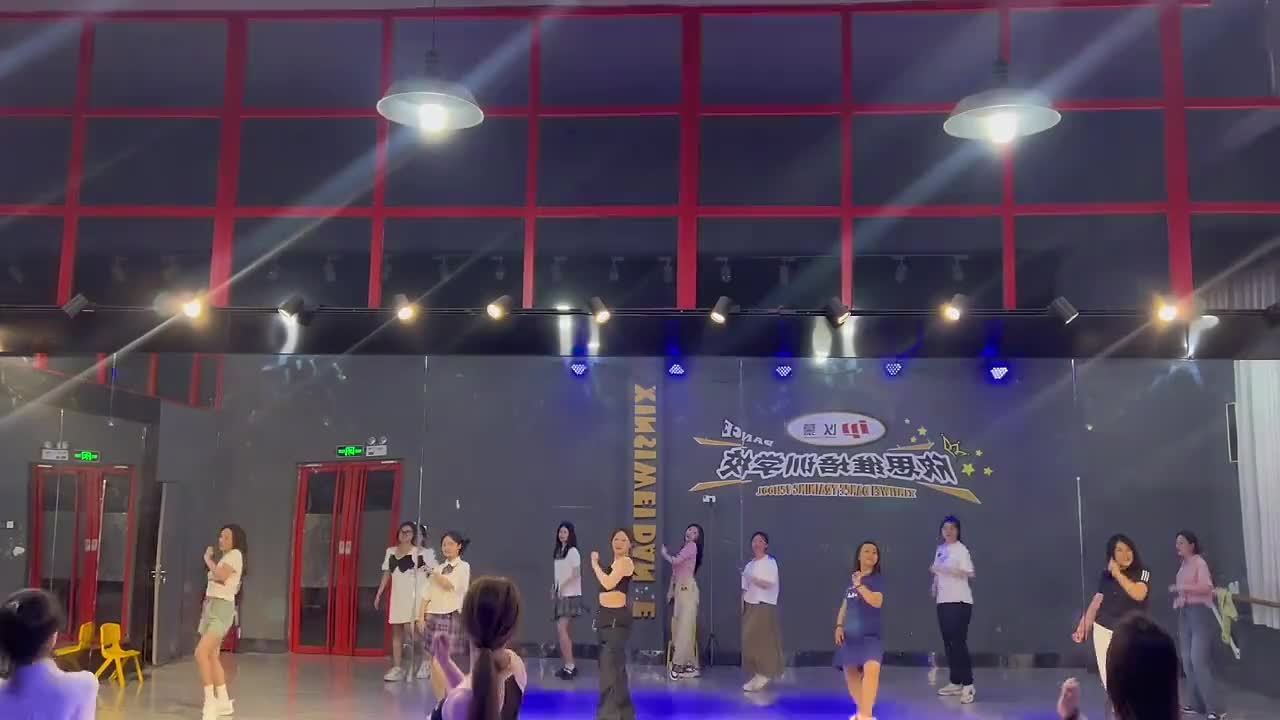 ...辣妹#泫雅摆尾舞挑战#成人零基础舞蹈培训 #舞蹈课堂随拍 #课堂实录