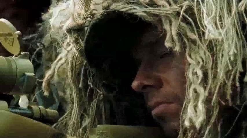 《生死狙击》真正的狙击手,临危不乱,枪枪爆头百发百中