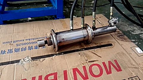 直线往复+180度旋转组合油缸动作视频