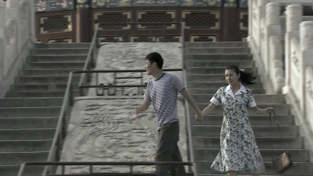 《正阳门下》韩春明弹奏钢琴让我们荡起双桨