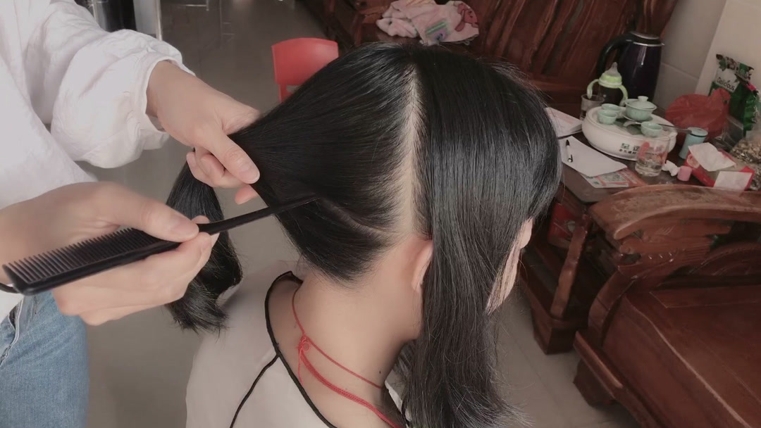 儿童编发教程,教你如何给小女孩扎舞台发型,你们喜欢吗