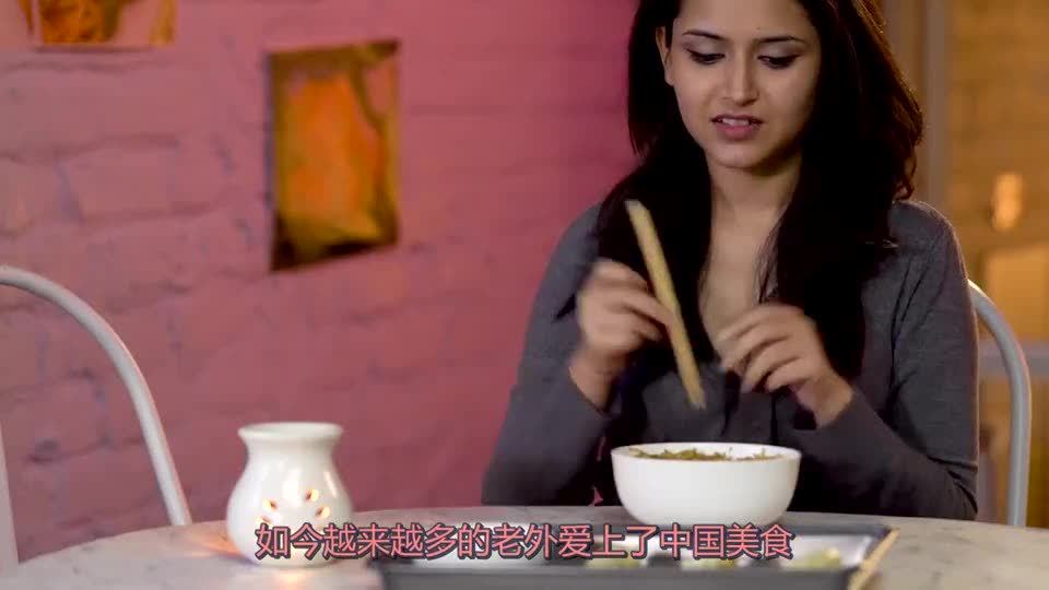 老外发明中国筷,使用的那一刻,网友:这真不是镊子吗