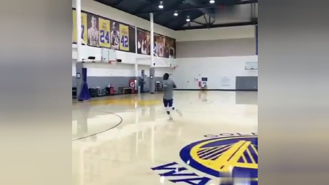 这位球星每天训练投3分球,难怪他这么厉害,价值也不可估量