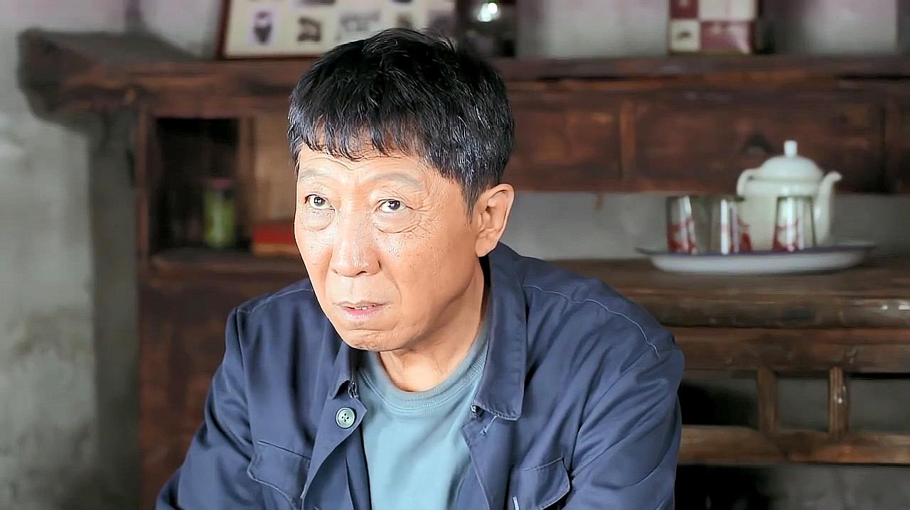 听到工厂来招人了,小草直接就去拿报名表了,她真打算去么