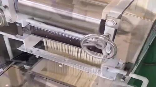 随着社会的发展,就连制作面条的机械,都变得如此全自动!