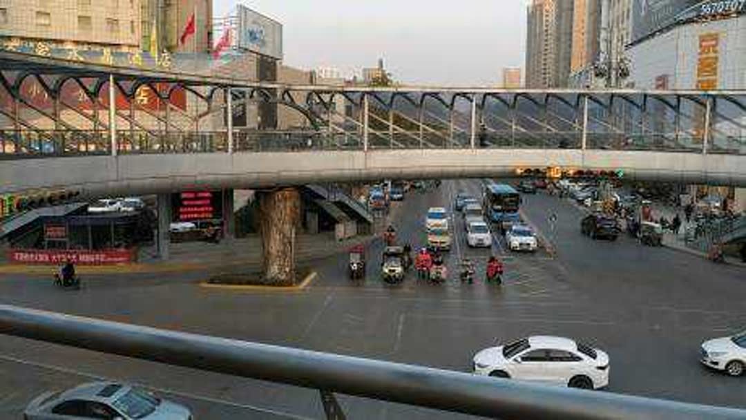 滕州的地标性建筑--实小门口的十字路口