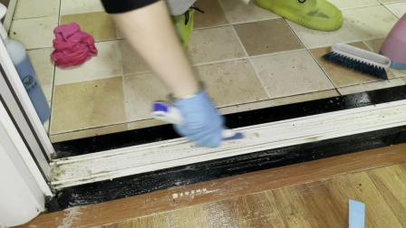 带你看厨房玻璃门的清洁.MP4