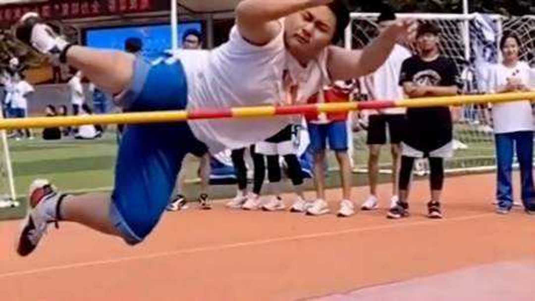 搞笑视频:盘点学校运动会上的那些天才选手