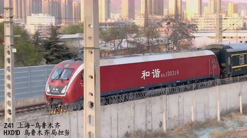 火车实拍:HXD1D Z41次(上海-乌鲁木齐)火车,乌鲁木齐局担当!