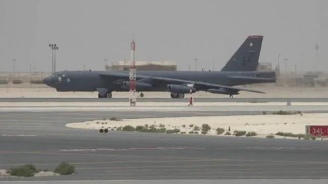 美对伊朗使用战略核武器,现场气氛一度紧张,两个消息让人更...