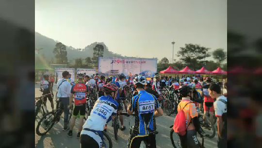 自行车竞速赛,看标题!