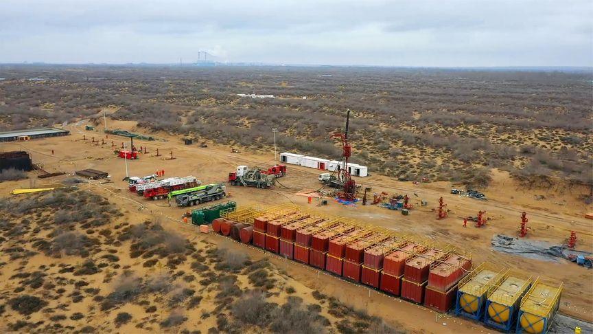 【全景】大漠孤烟直,榆林的这个油田真壮观,现场作业人员辛苦!