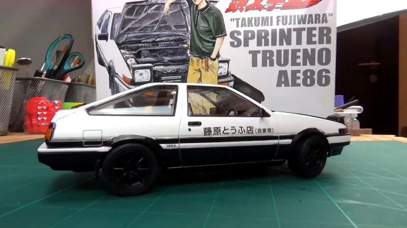 一提到AE86有多少人会想到秋名山车神,今天拼装一辆AE86模型车
