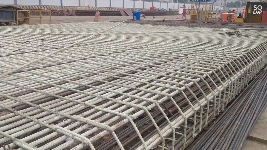 八米宽的玻璃纤维钢筋笼,地铁站基础设施必备的利器!