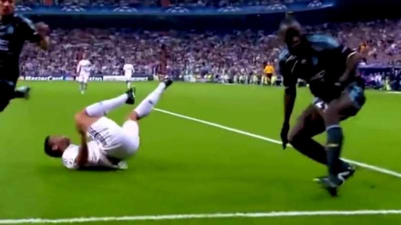 本马助卡卡斩获首球,c罗在皇马不光会破门射球!