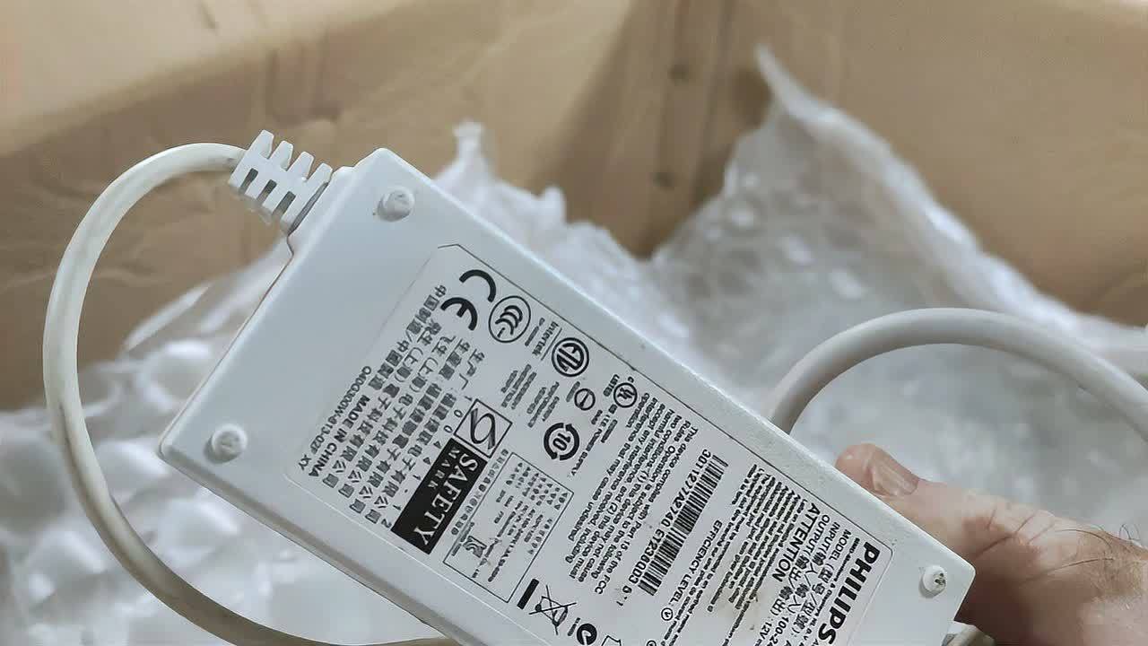 网友快递来一箱子电脑硬件,除了机箱,竟然是一套整机,配置不错