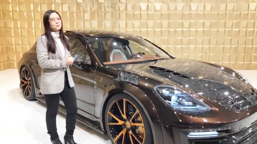 美女打开保时捷帕拉梅拉车门,坐进内饰才知道什么叫豪华旅行车