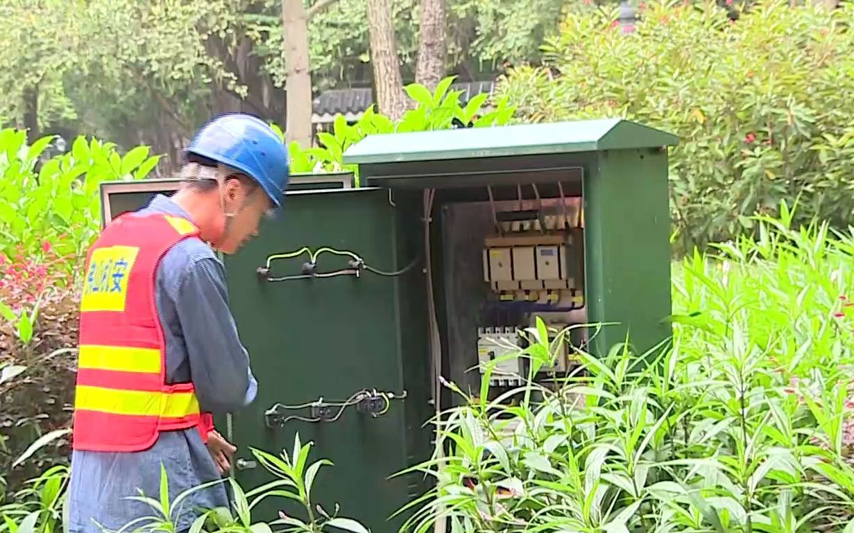 城管部门开展路灯应急演练 保障汛期路灯照明安全