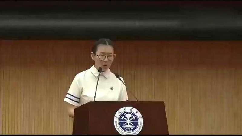 回看中国矿大开学典礼上新生代表的发言,非常不错,值得推荐!