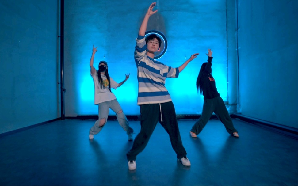 【遇见舞蹈】老师:小雨 音乐:落在生命里的光 抒情编舞——落在我世界...