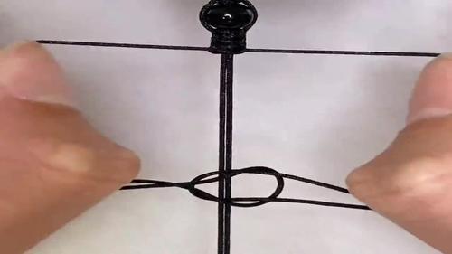 编手绳的方式有很多种,眼前的这个,是最简单的!