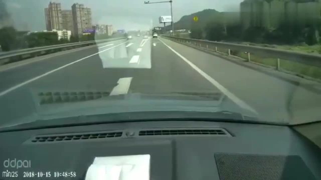 车祸视频合集,男子碰瓷,满脸狰狞演技精湛