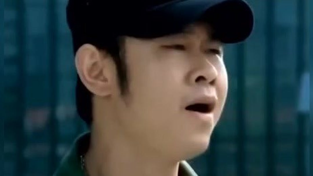 刀郎演唱会上挥汗如雨,演唱《西海情歌》《披着羊皮的狼》