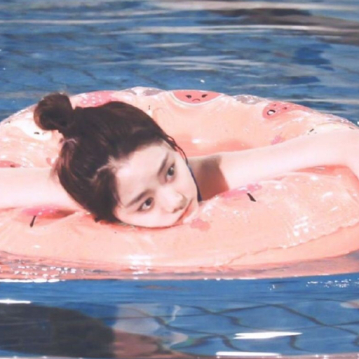 龙旗阳阳和铃央央 