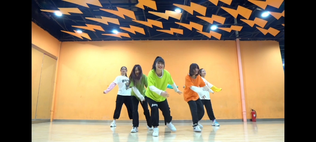 年会舞蹈转自皇后舞蹈