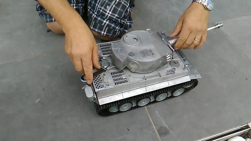 一辆虎式坦克模型,这一波操作虽然简单,可是玩的真爽!