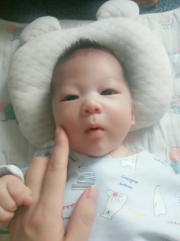 家有萌娃 完了给怼咕哭了