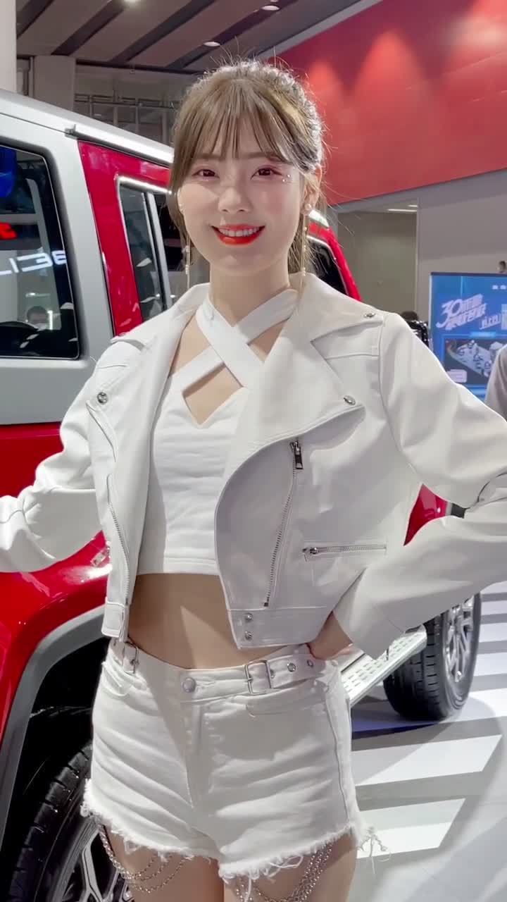 爱笑的女孩运气都不会太差豪哥车模之家2020广州国际车展╮(╯▽╰)╭