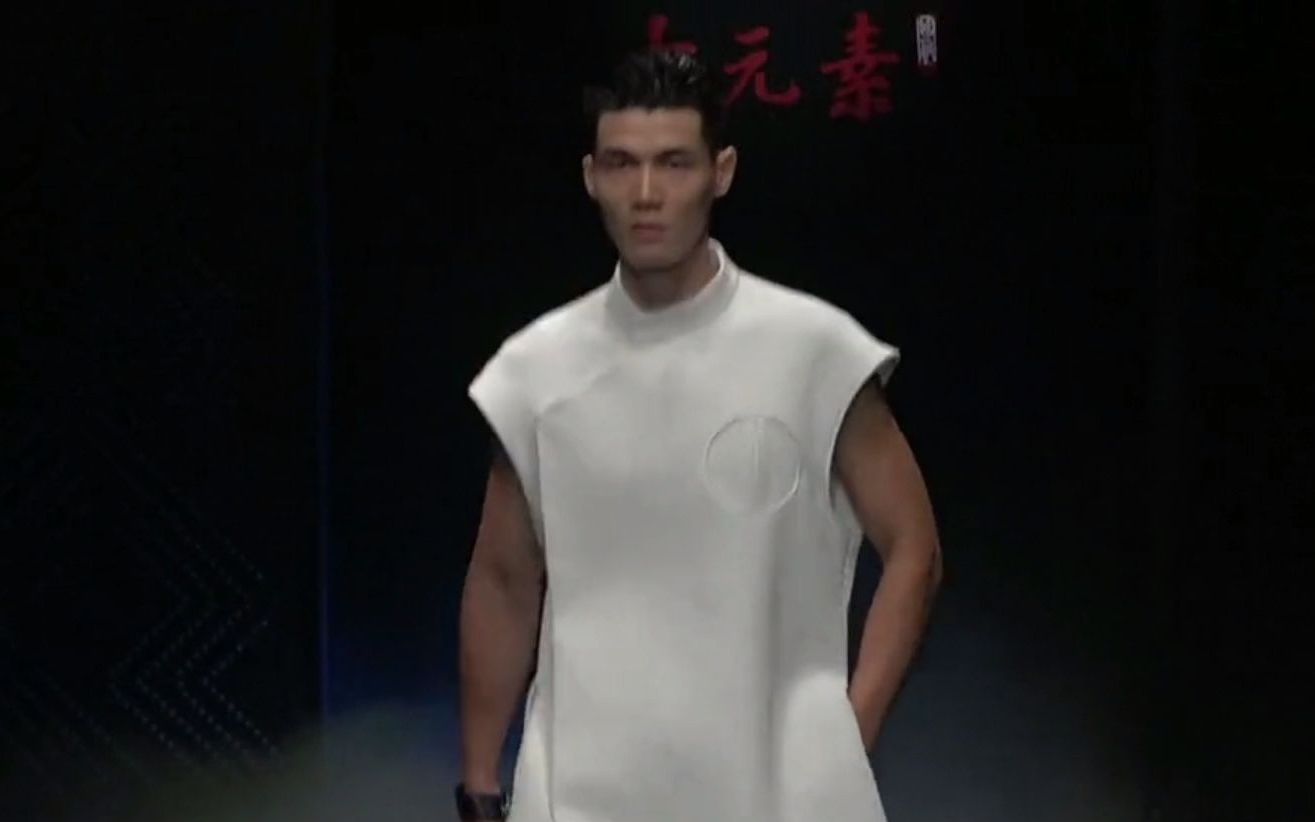 男模大型T台走秀现场
