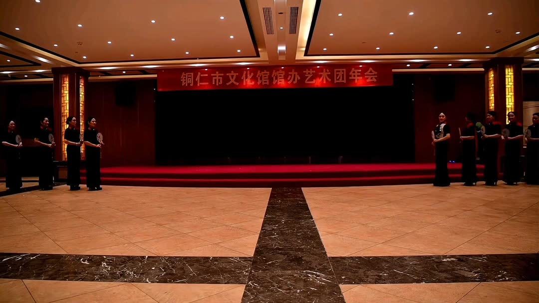 铜仁市文化馆馆办艺术团模特队表演旗袍秀