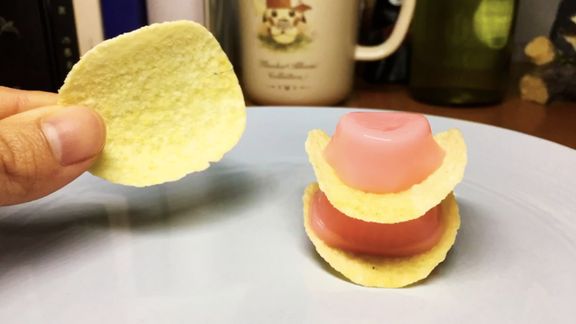 原创定格动画:制作双层薯片汉堡,暗黑料理你敢尝试吗