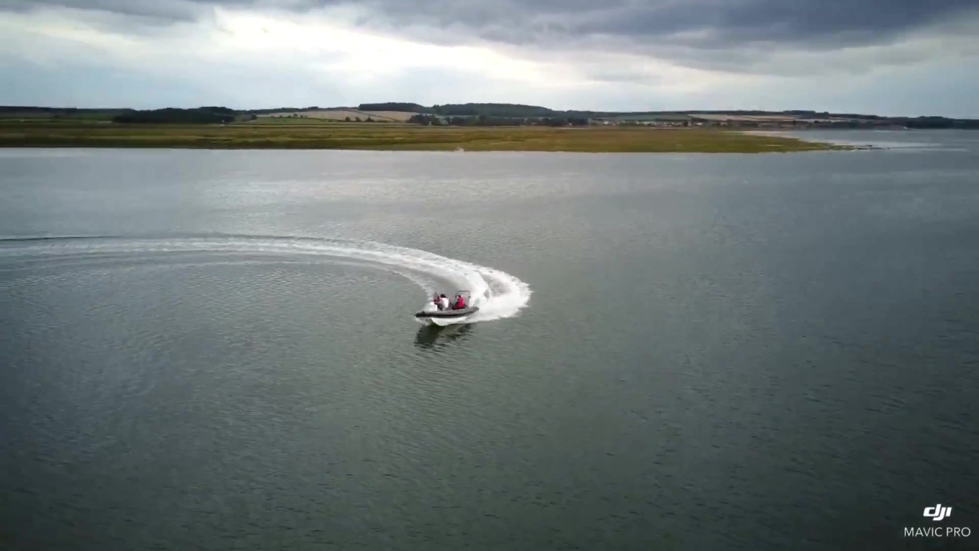 英国C-Fury快艇 河道 Patrol AWC F70 - Drone Footage_1