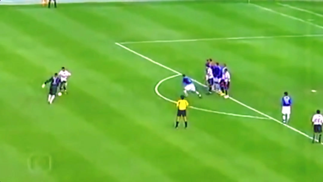 足坛守门员的十大精彩进球