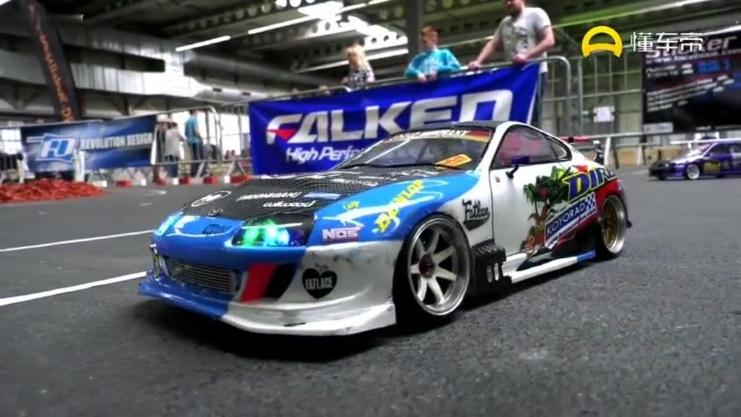 小伙遥控RC四驱车赛道漂移